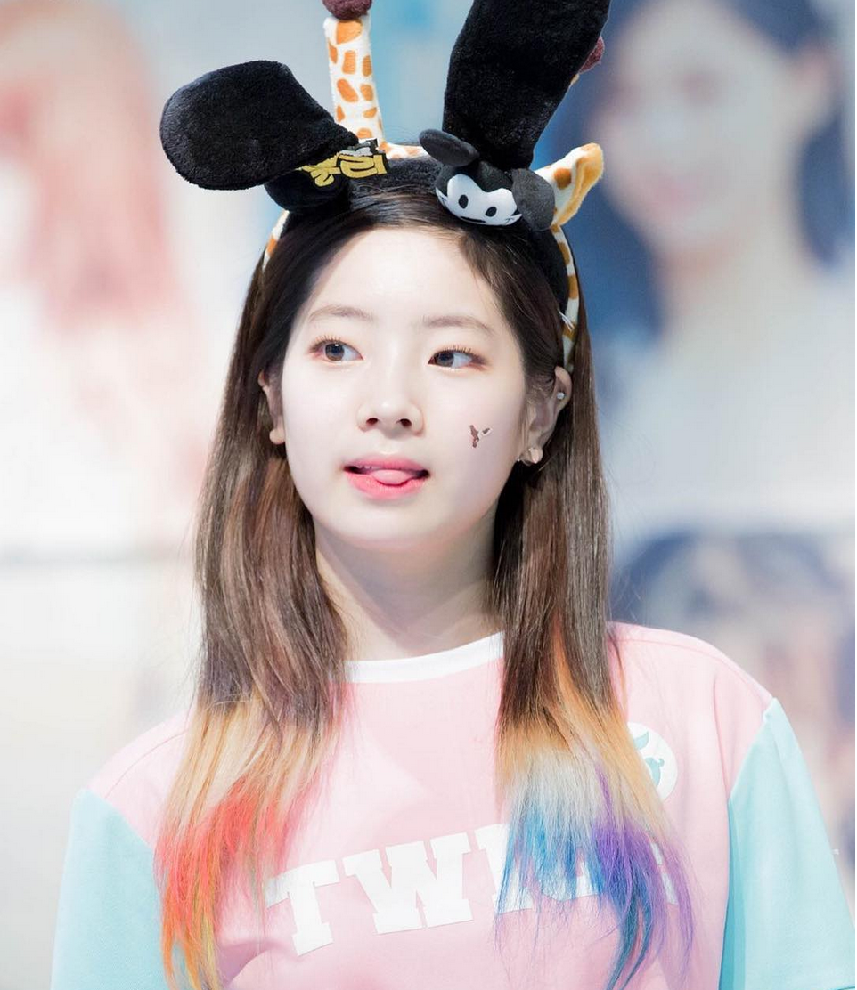 TWICE(トゥワイス)の全メンバーを紹介！メンバーの誕生日や公式インスタは？